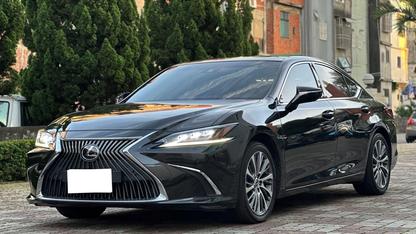 Lexus 2025 IS 300h F Sport Mode Black IV版 | 車款介紹 - Yahoo奇摩汽車機車